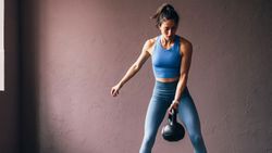 Bottoms-up kettlebell press exercise: How to do it and the benefits for ...