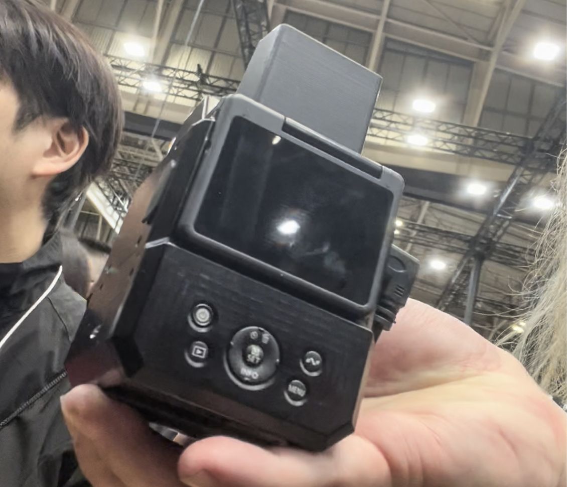 Canon goes retro! Analog concept camera with optical finder and manual ...