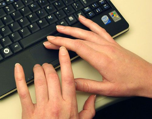 Are You A One-Handed Or Two-Handed Touchpad User? The Answer May ...