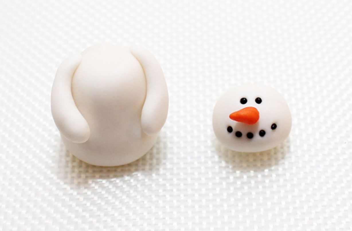 Snowman cake decorations | GoodtoKnow