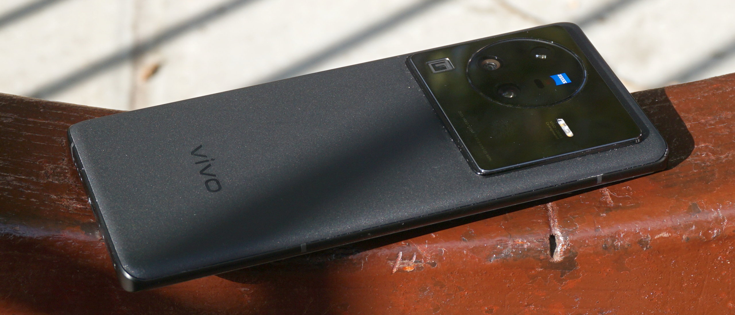 This Android phone tries to follow the Samsung Galaxy S22 Ultra but ...