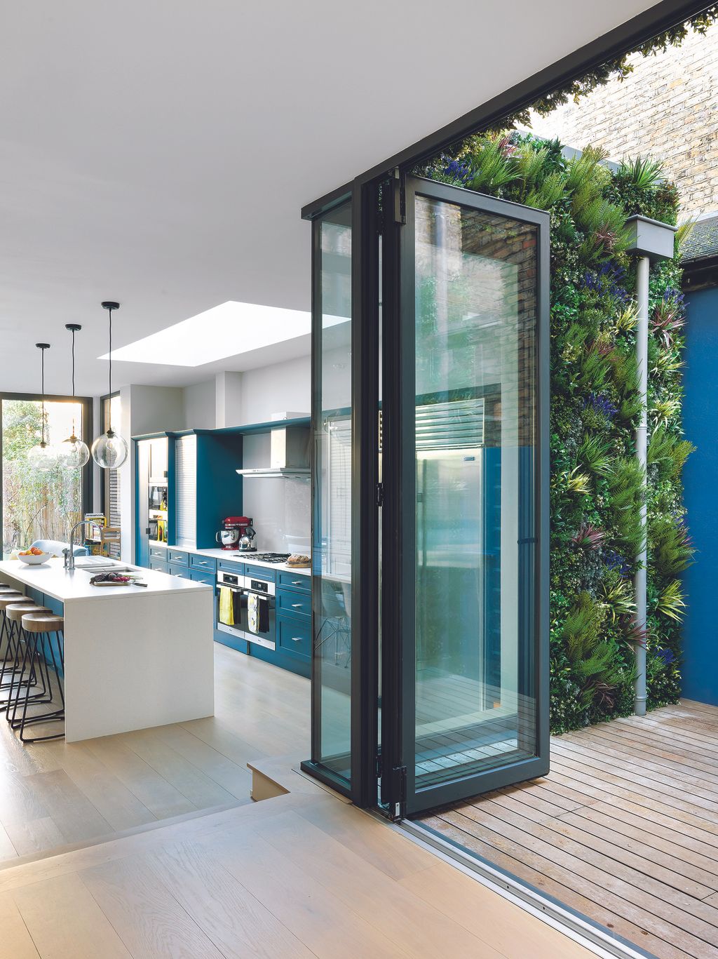 Deck planting ideas – using beds, planters and living walls | Homes and ...