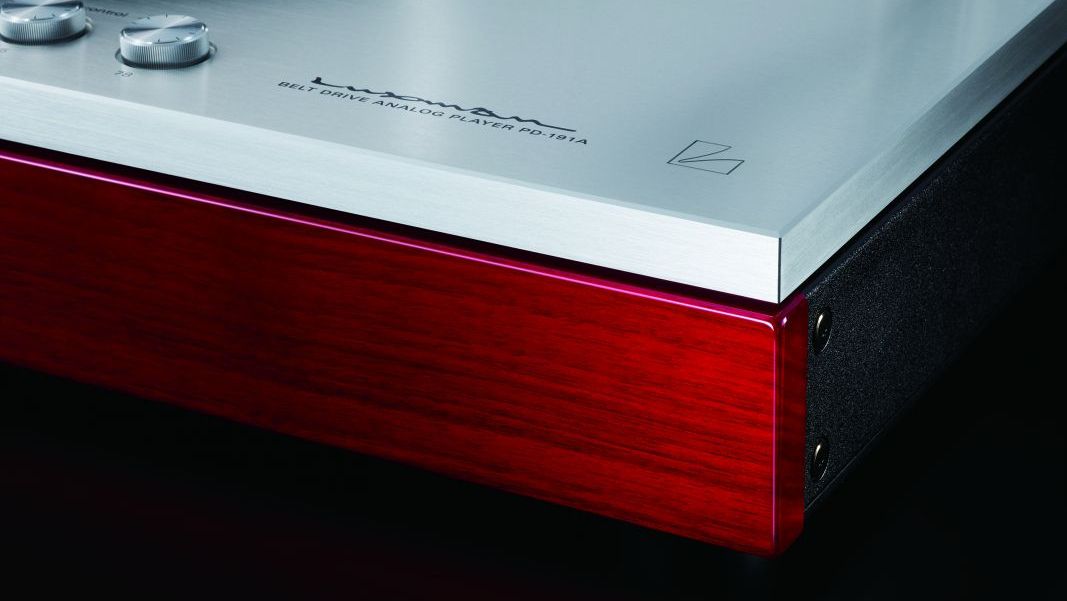 Luxman's new flagship turntable promises Katana-like precision in a ...