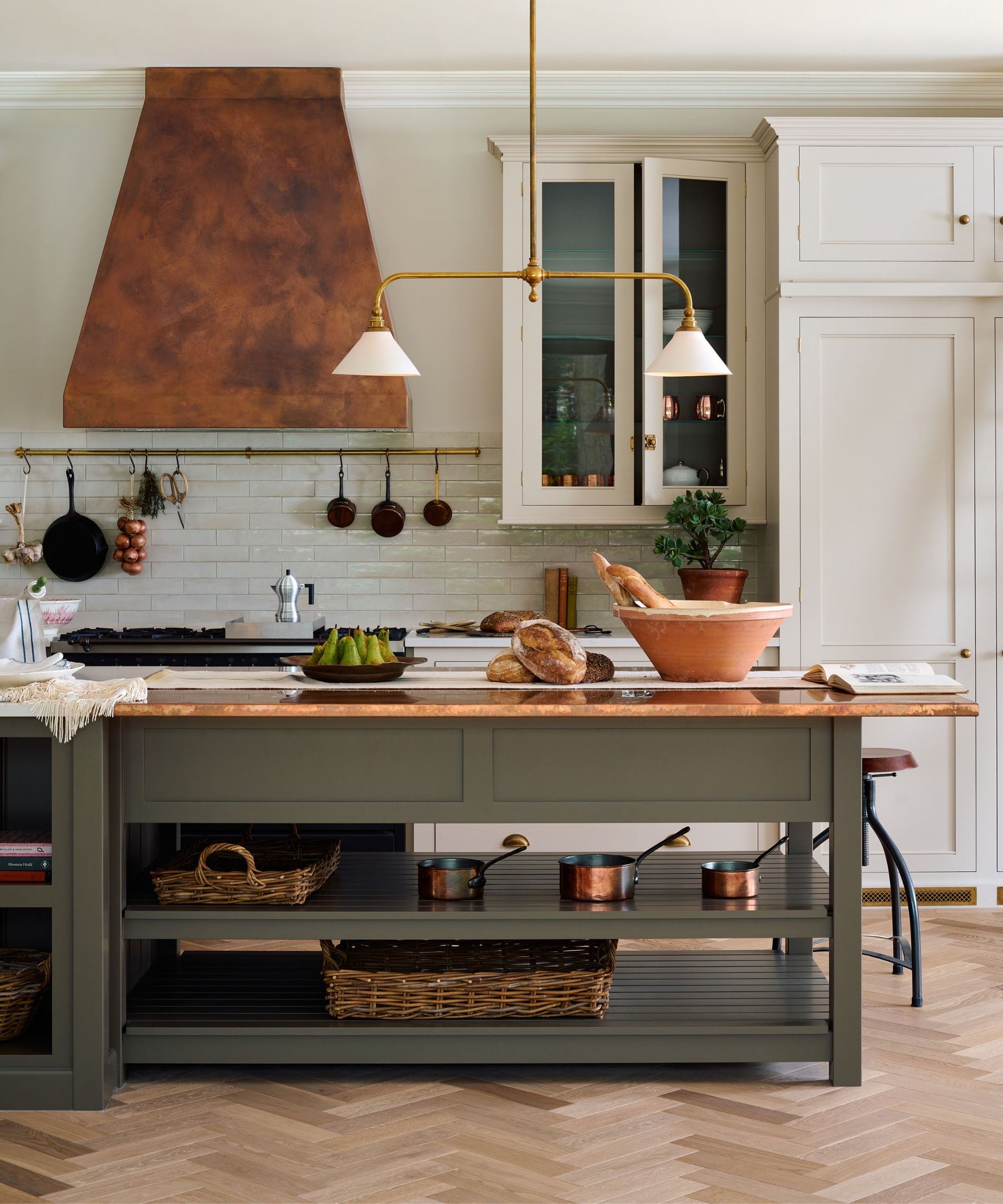 Kitchen island layout ideas – 7 arrangements from the experts | Homes and Gardens