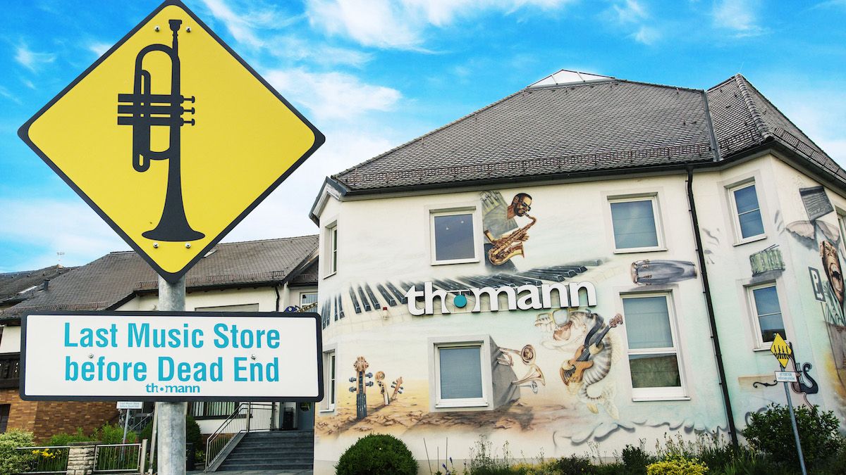 "Musicians like to test their gear in the shops – online retail will ...