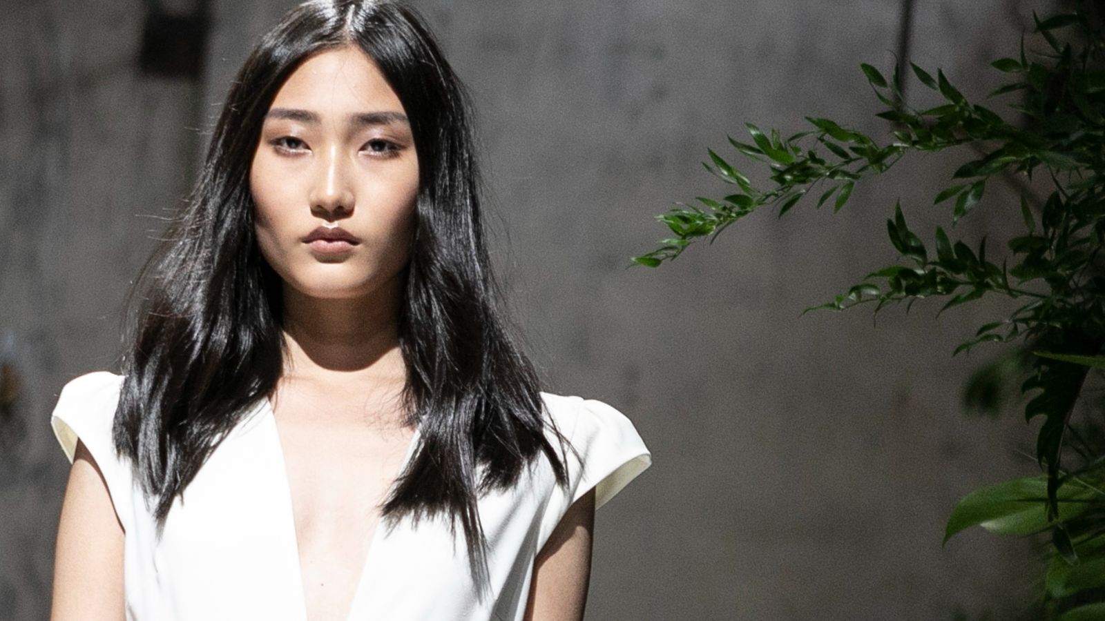 The 16 Best Hair Oils, According to Beauty Experts | Marie Claire