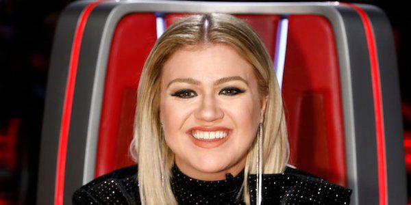 Kelly Clarkson Is Seriously Psyched To Be In The Greatest Showman Cover ...