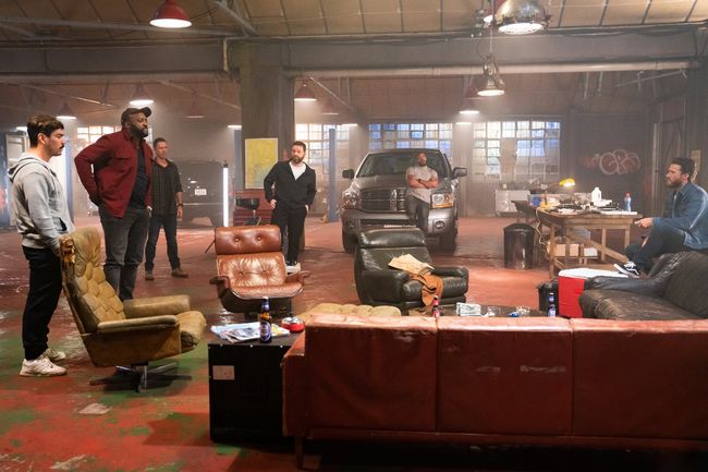 Jason Statham Is Not Messing Around In First Action Trailer For Guy ...