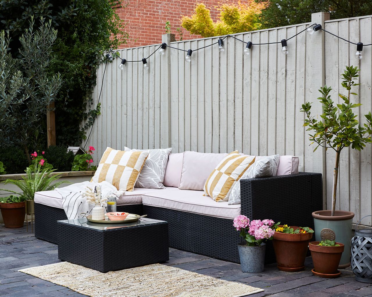 Garden fence color ideas: 14 on-trend tones | Gardeningetc