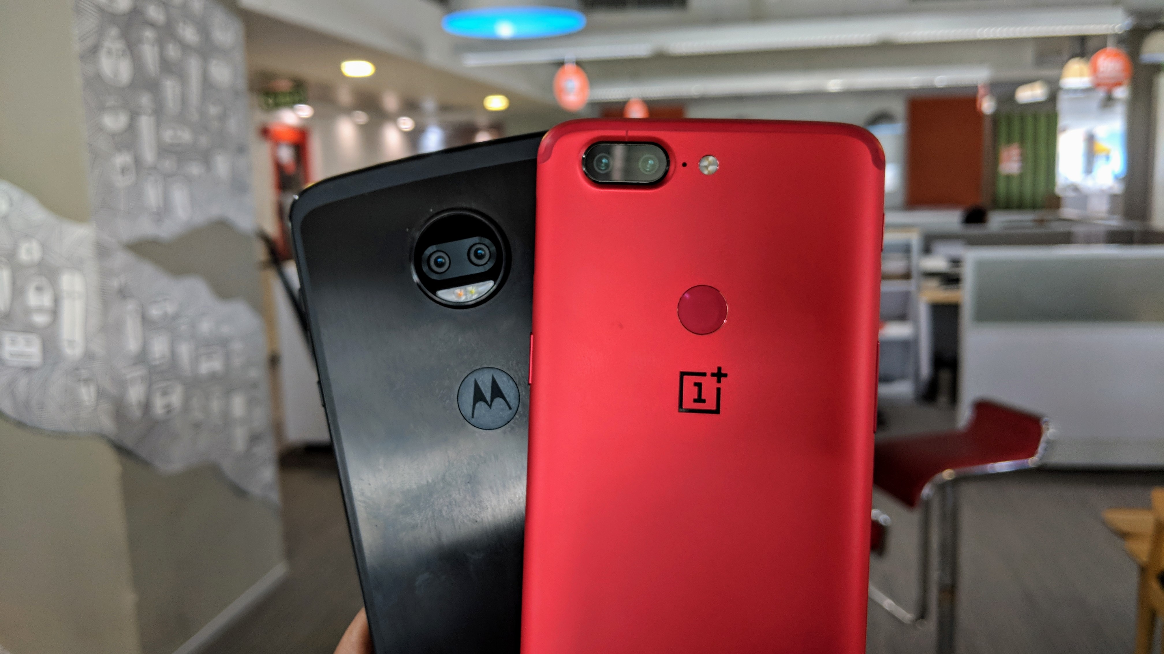 Comparison Moto Z2 Force Vs OnePlus 5T TechRadar Comparison Moto Z2 Force Vs OnePlus 5T TechRadar