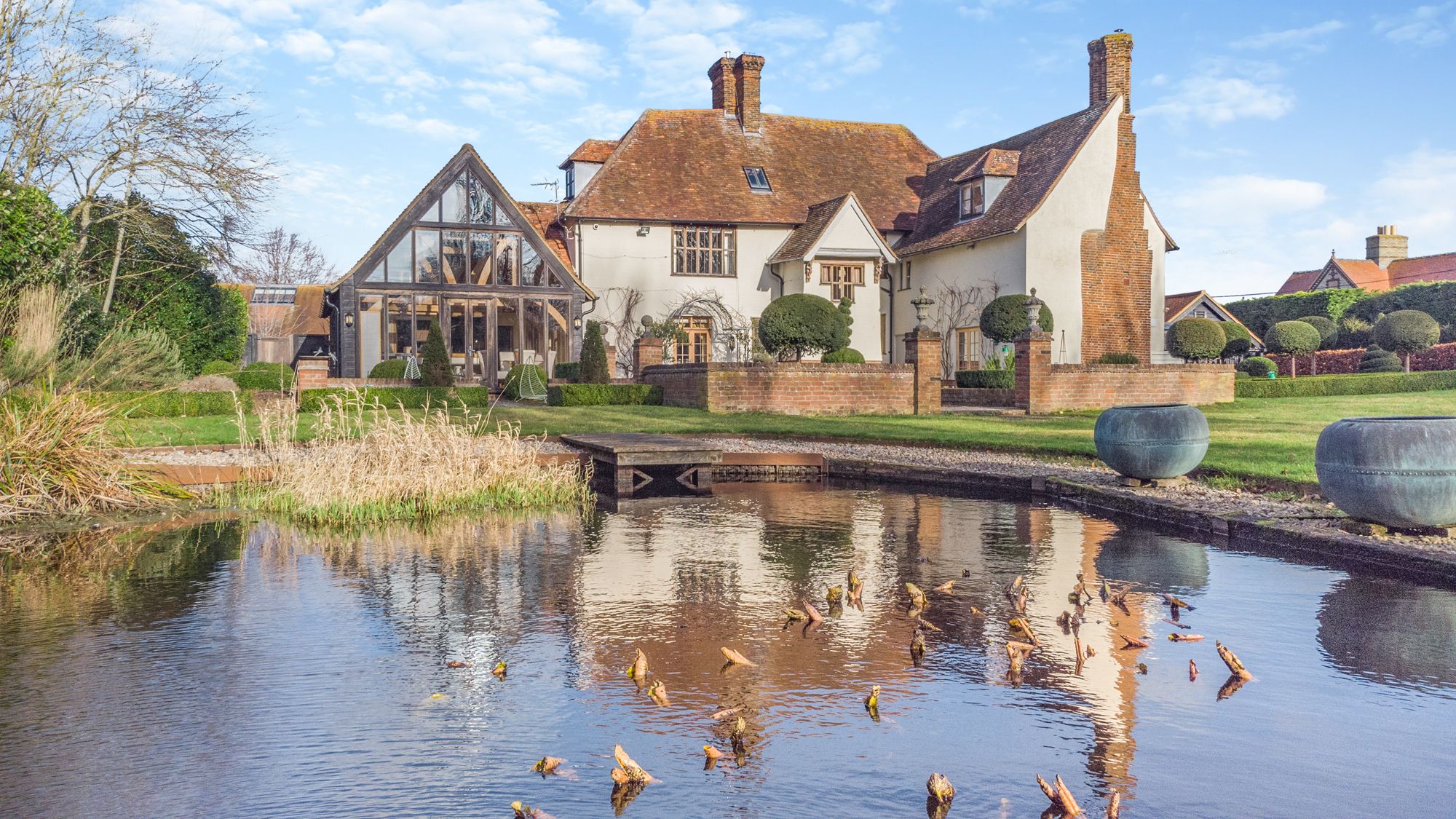 An Elizabethan manor house where gnarled, ancient beams meet 21st ...