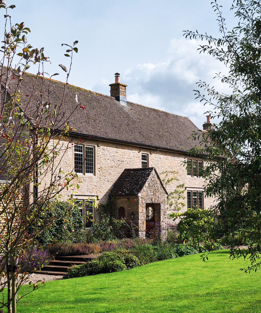 Tour this stunning former farm worker's cottage in Wiltshire | Homes ...