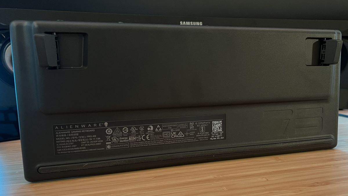 Alienware Pro Wireless gaming keyboard review: "a nostalgic return to ...