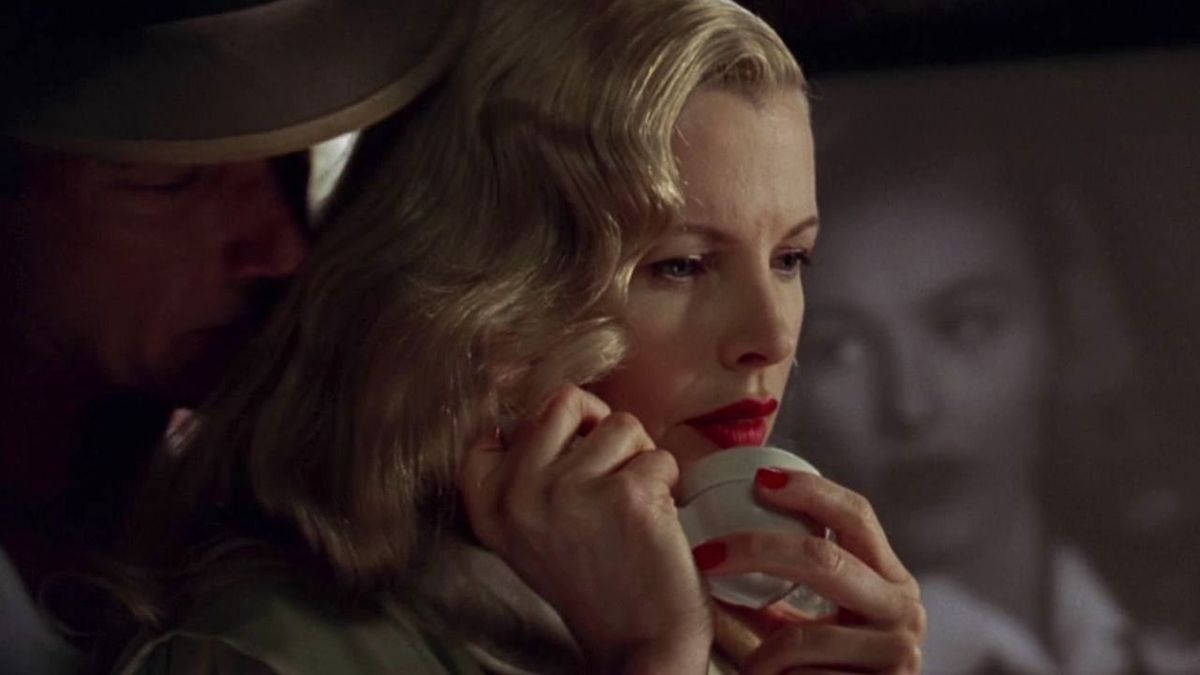 Kim Basinger Reflects Back On That Time Her Dress Almost Fell Off At ...