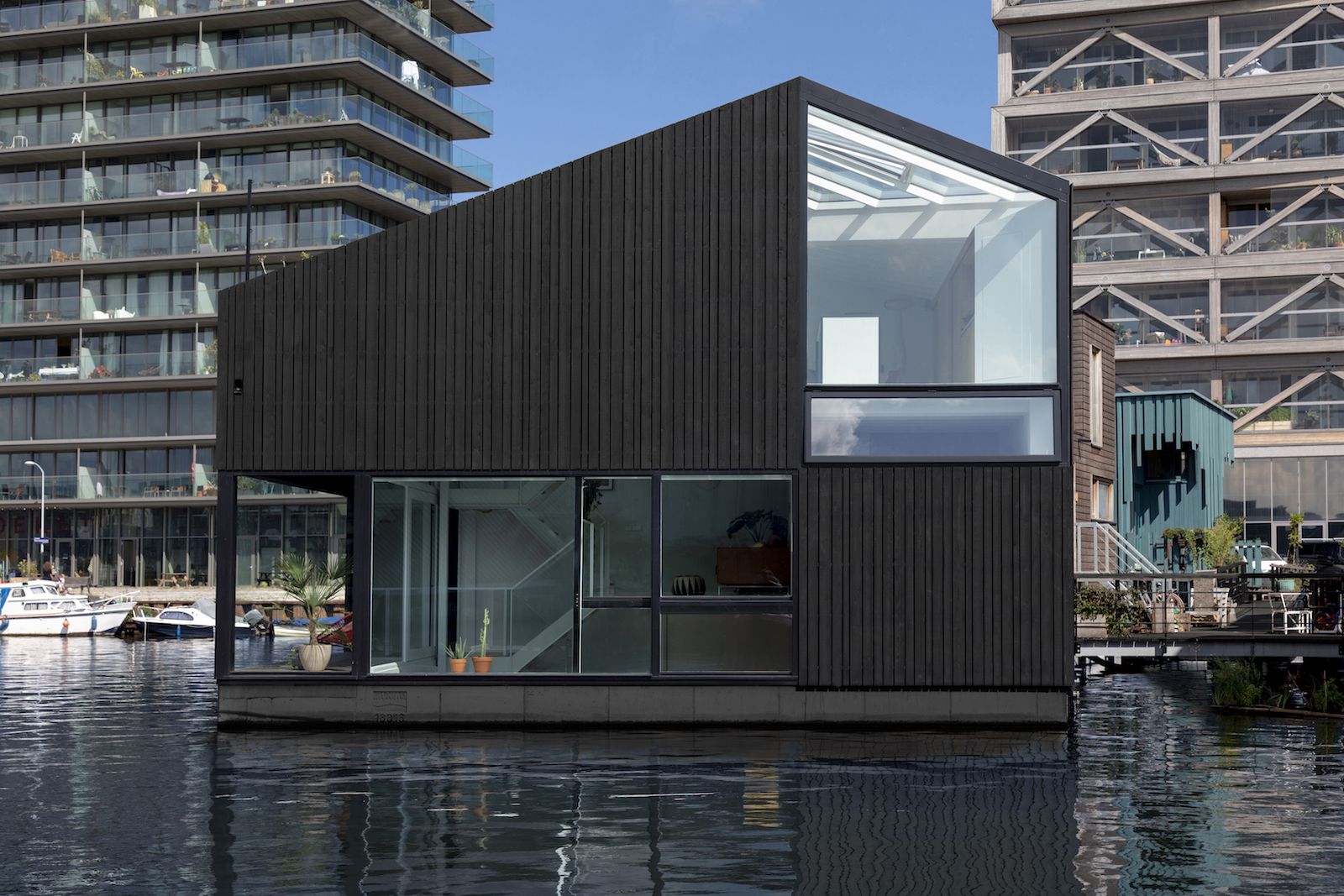 Explore a modern floating home in Amsterdam | Livingetc