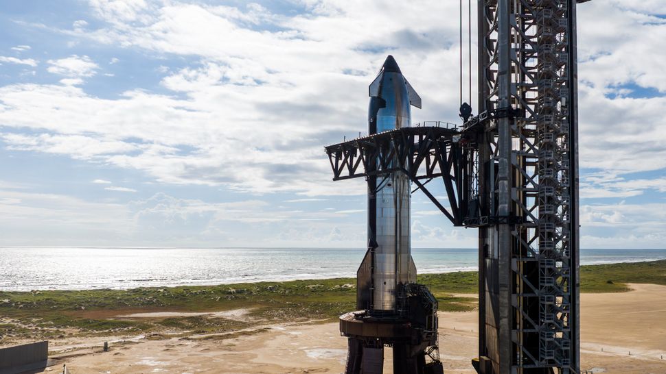 SpaceX moves next Starship spacecraft to launch pad for testing (photos ...