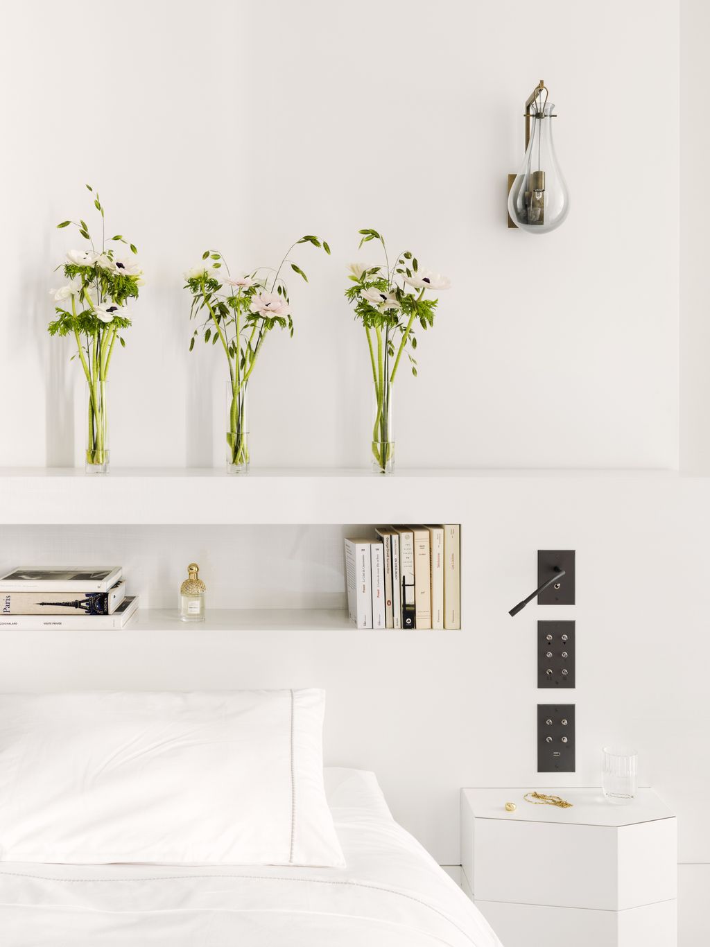 Overbed storage ideas – ways to boost bedroom stash space | Homes and ...
