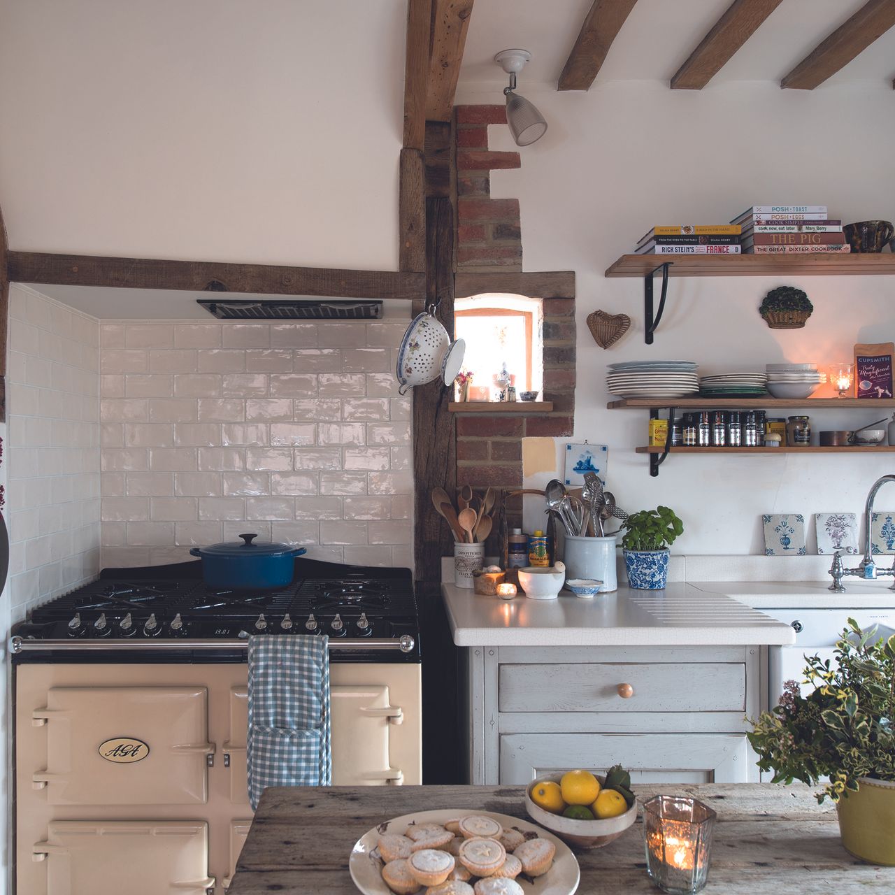 Tour an antique dealer's historic home: full of vintage Christmas ...
