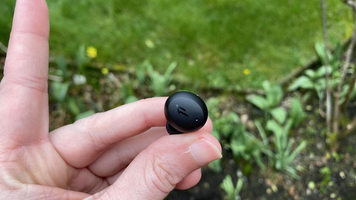 1More ComfoBuds Mini review | TechRadar