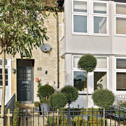 How to Buy a Property at Auction: a complete guide | Ideal Home