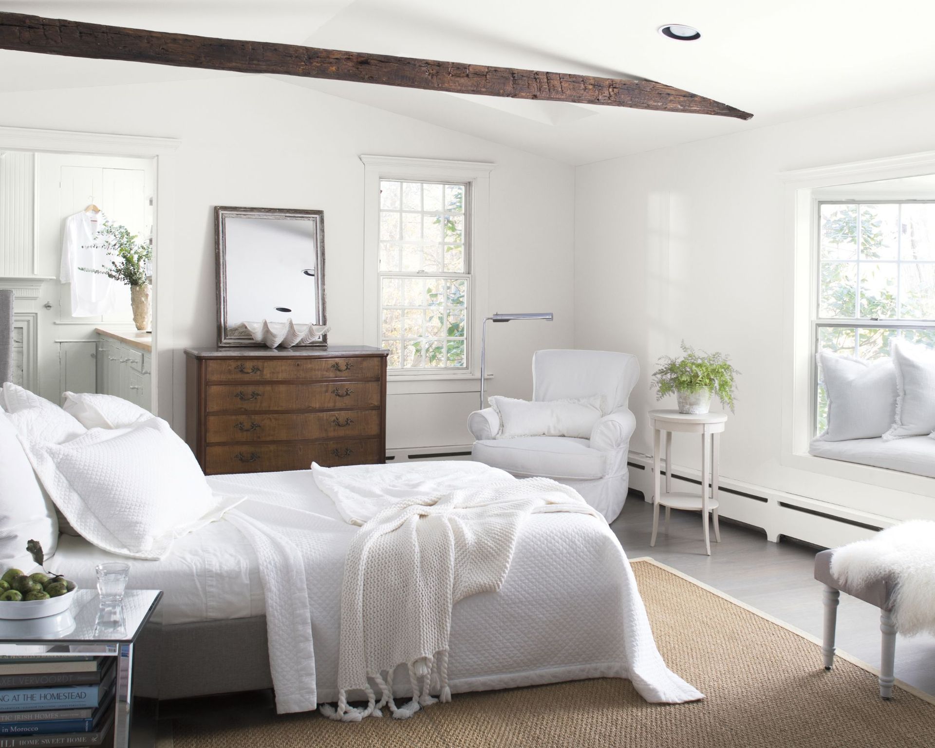 A guide to bedroom clearances, measurements, and spacing | Homes and ...