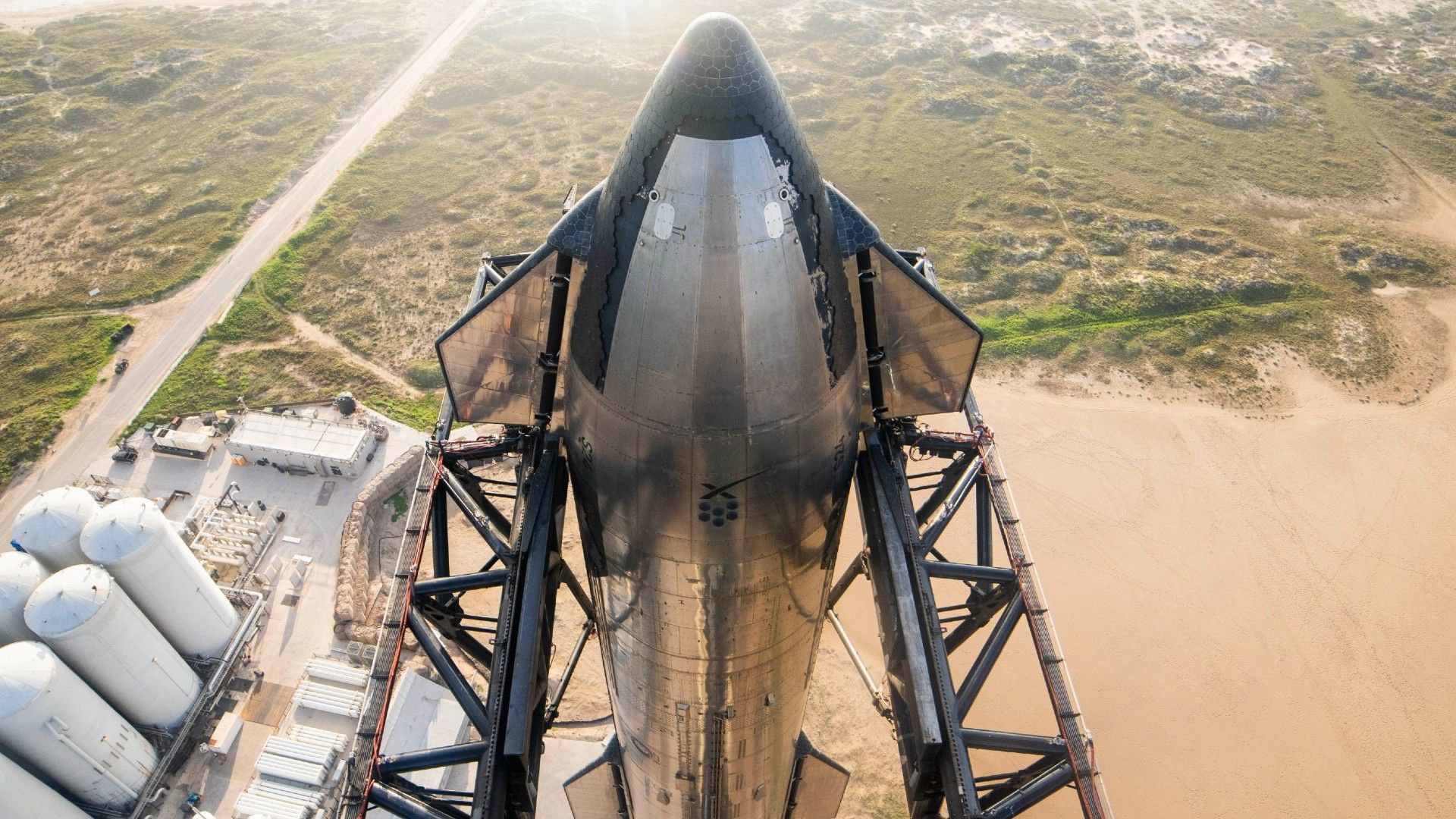 SpaceX Starship shines on pad ahead of 1st orbital launch (photos) | Space