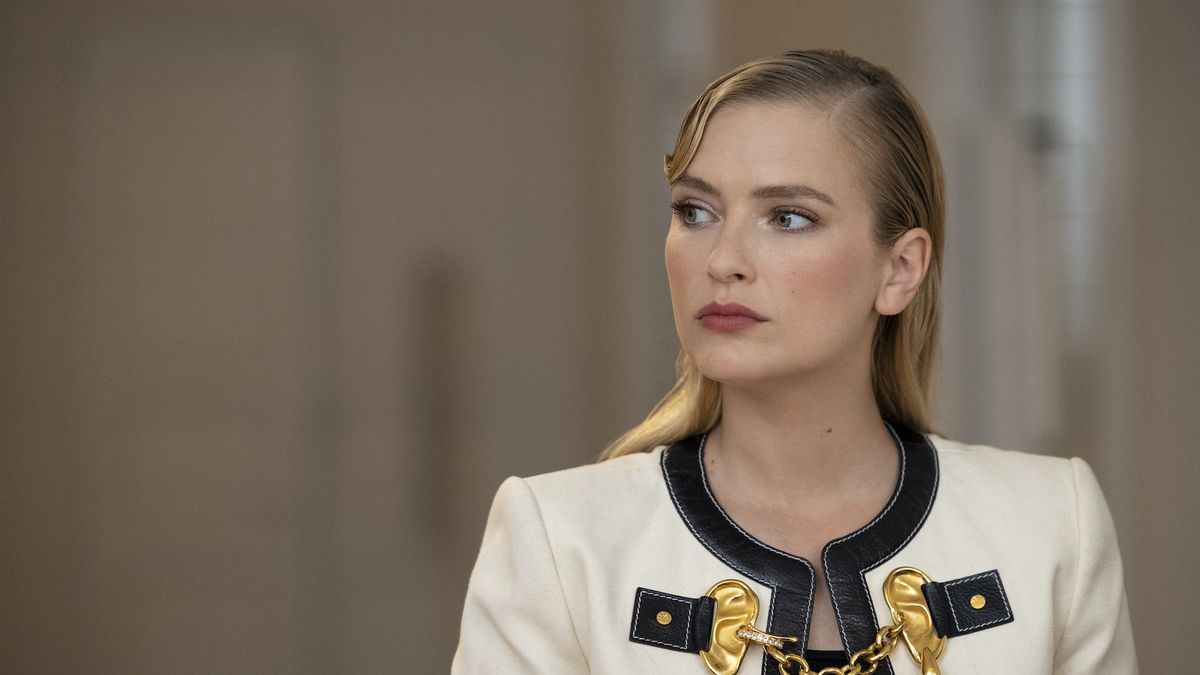 Who plays Camille in Emily in Paris? Everything to know | My Imperfect Life