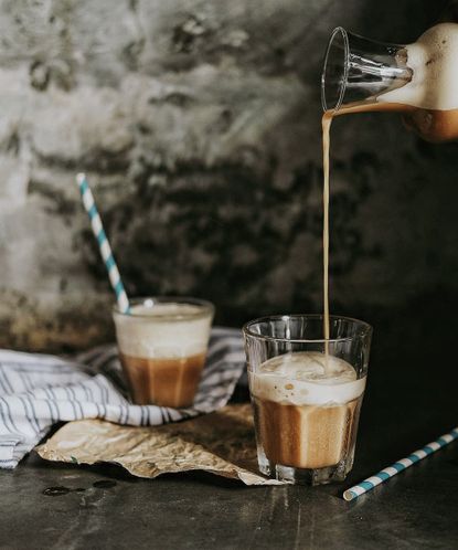 How to froth milk: 8 foam-making methods for a creamy coffee | Real Homes
