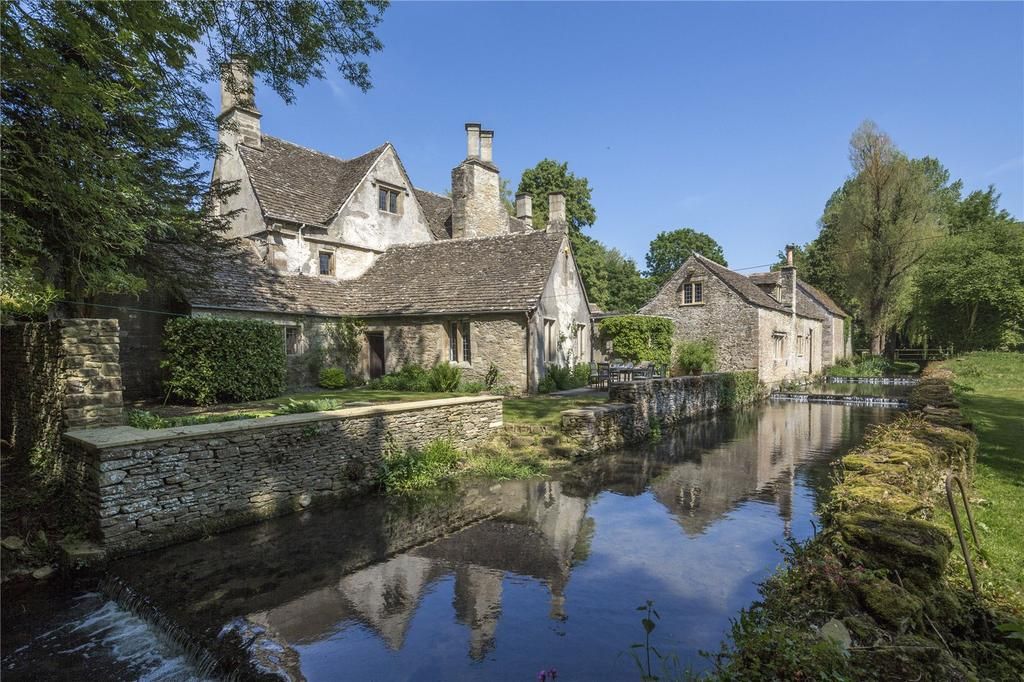 An 80-acre Cotswolds estate with atmospheric main house, bordered by ...