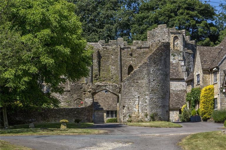 A stunning Cotswold estate with a historically significant 13th century ...