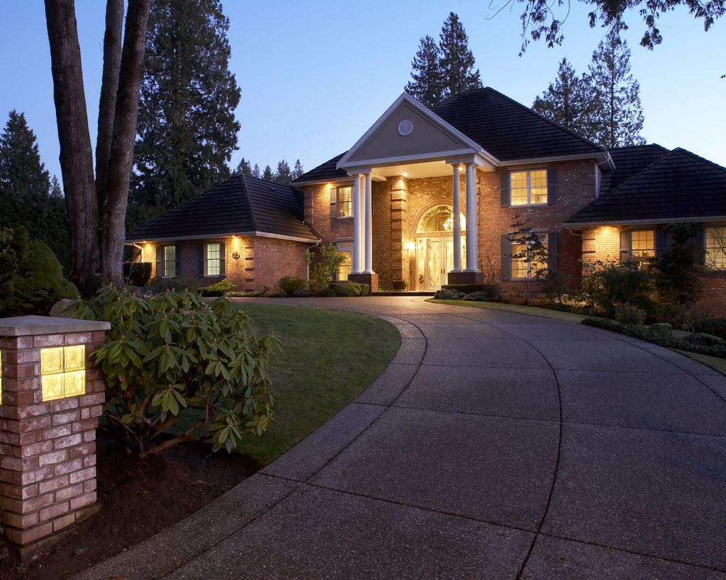 Driveway lighting ideas: 10 solutions to light the way home | Gardeningetc