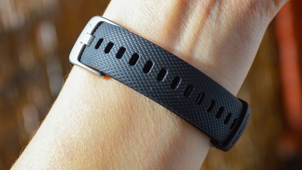 Garmin Vivofit 4 review: A fitness tracker you'll never need to charge ...
