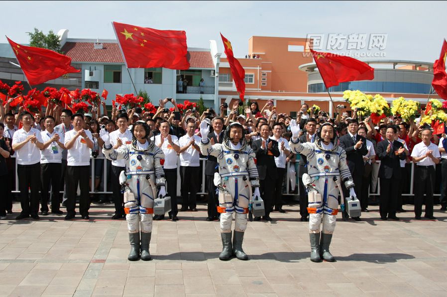 The Evolution of the Spacesuit in Pictures: Page 2 | Space