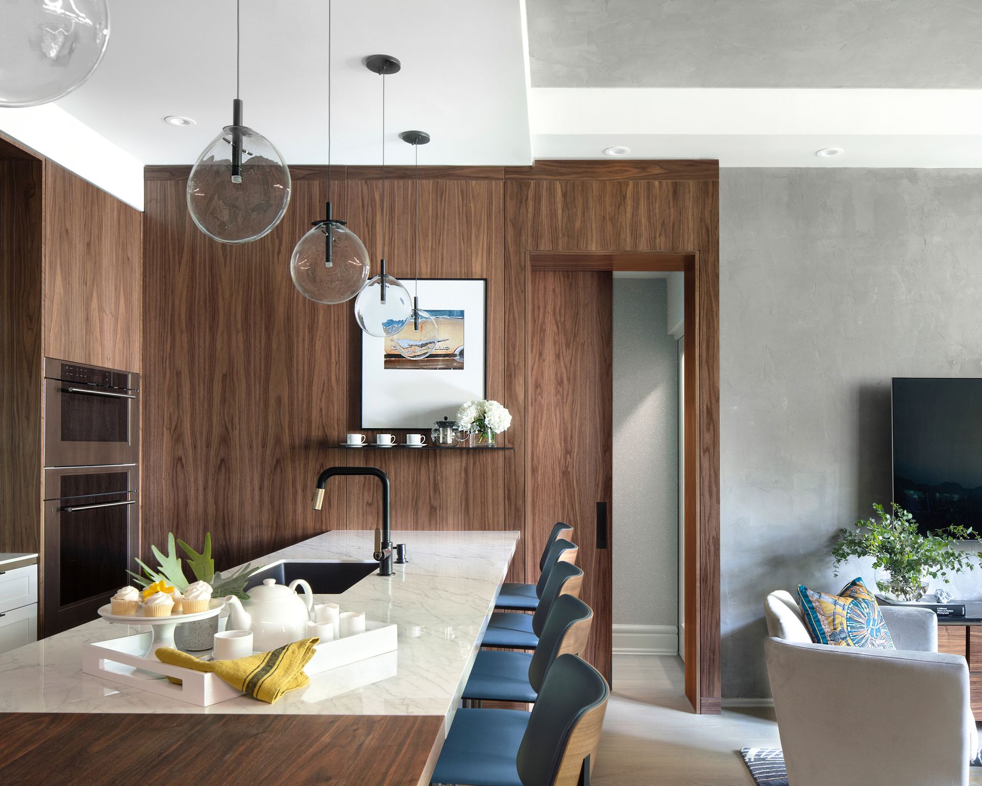 A Downtown Toronto kitchen gets a contemporary makeover | Livingetc