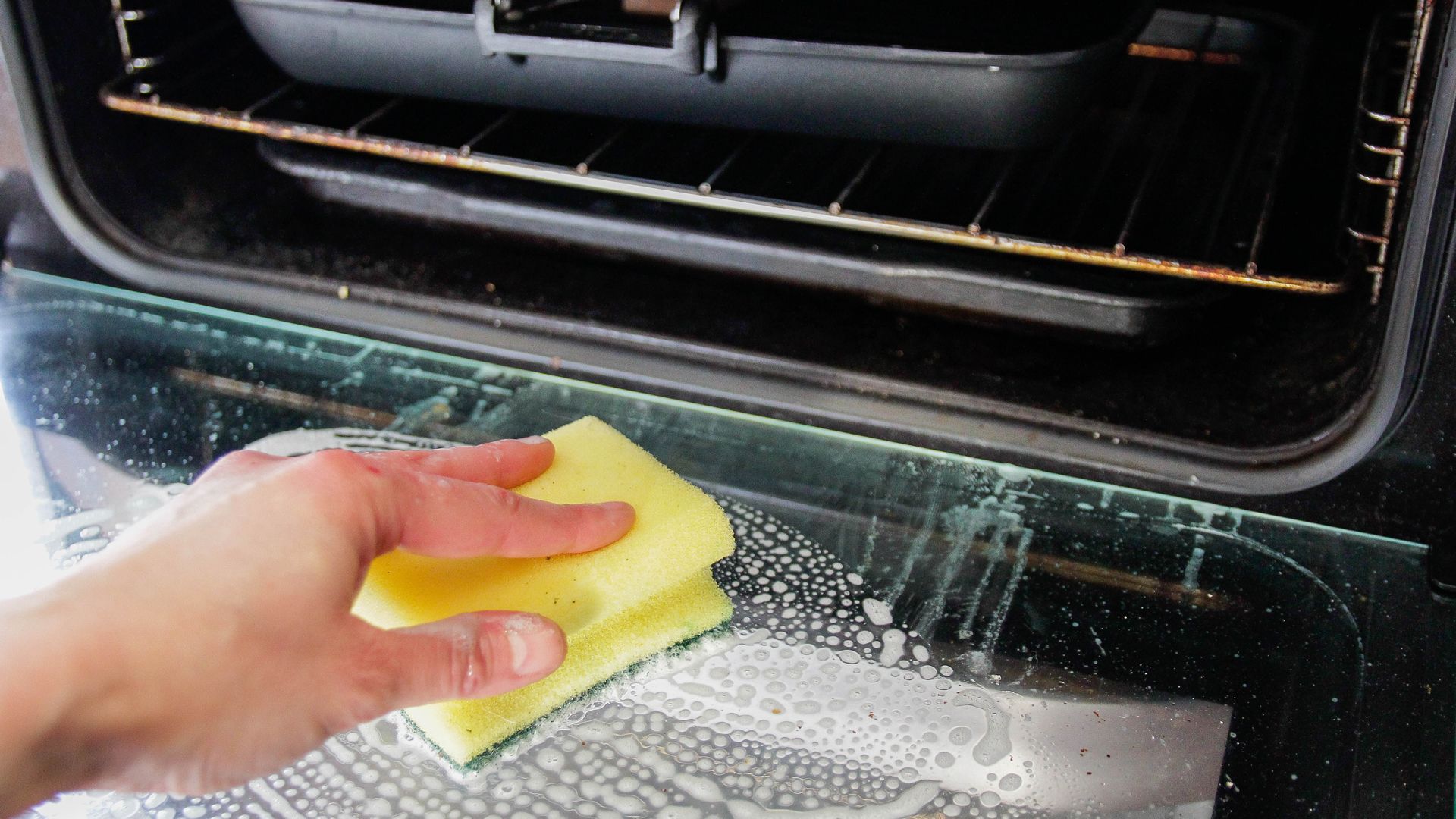 How to clean an oven: 6 easy steps for a quick and thorough clean ...