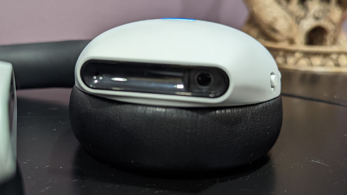 Alienware Tri-Mode gaming headset review: An abysmal design choice ...