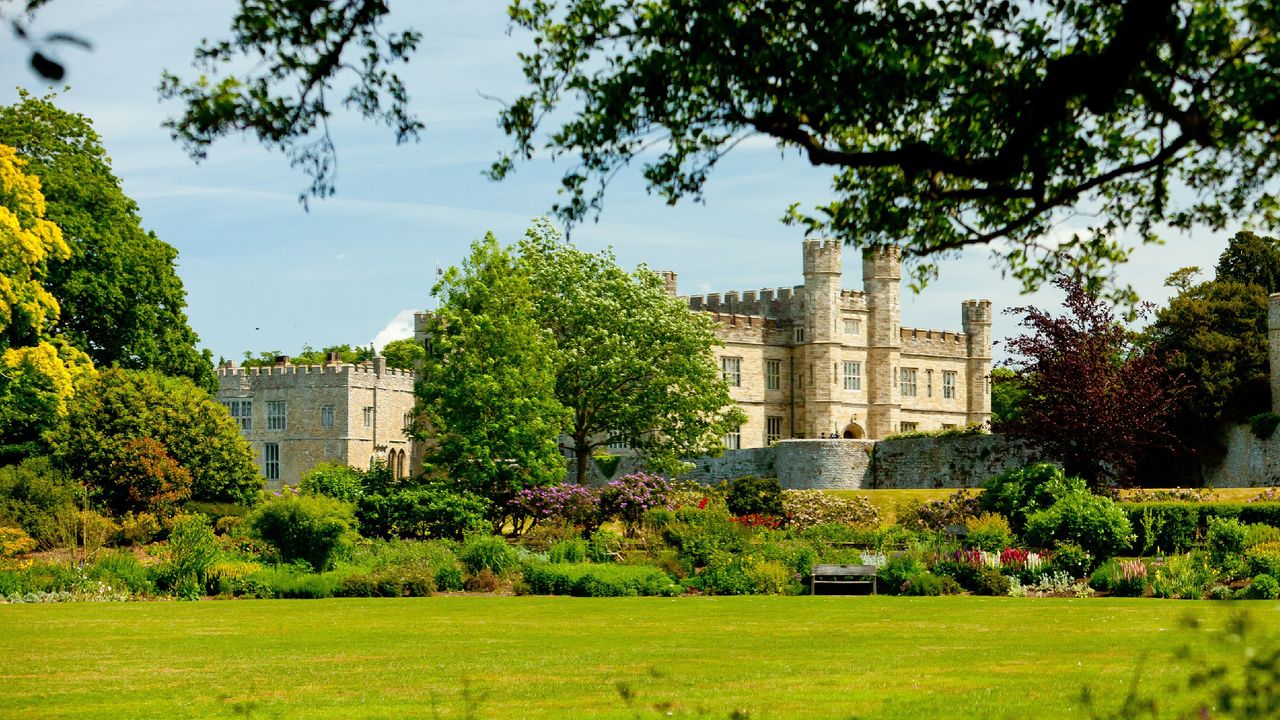 Easy Escapes: This English castle stay is straight out of a fairy-tale ...