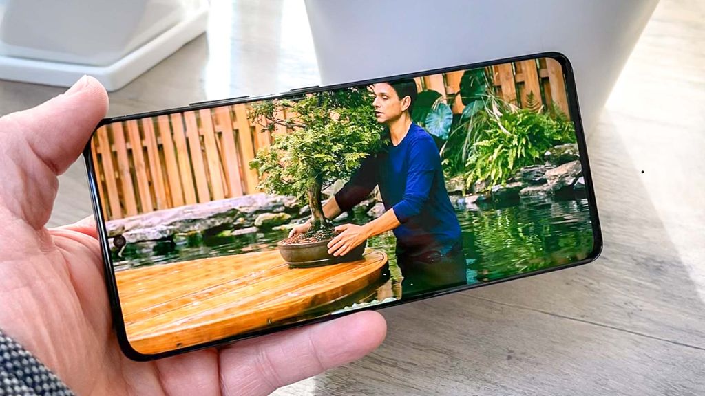 Curved phone screens are actually good — and they’re getting better ...