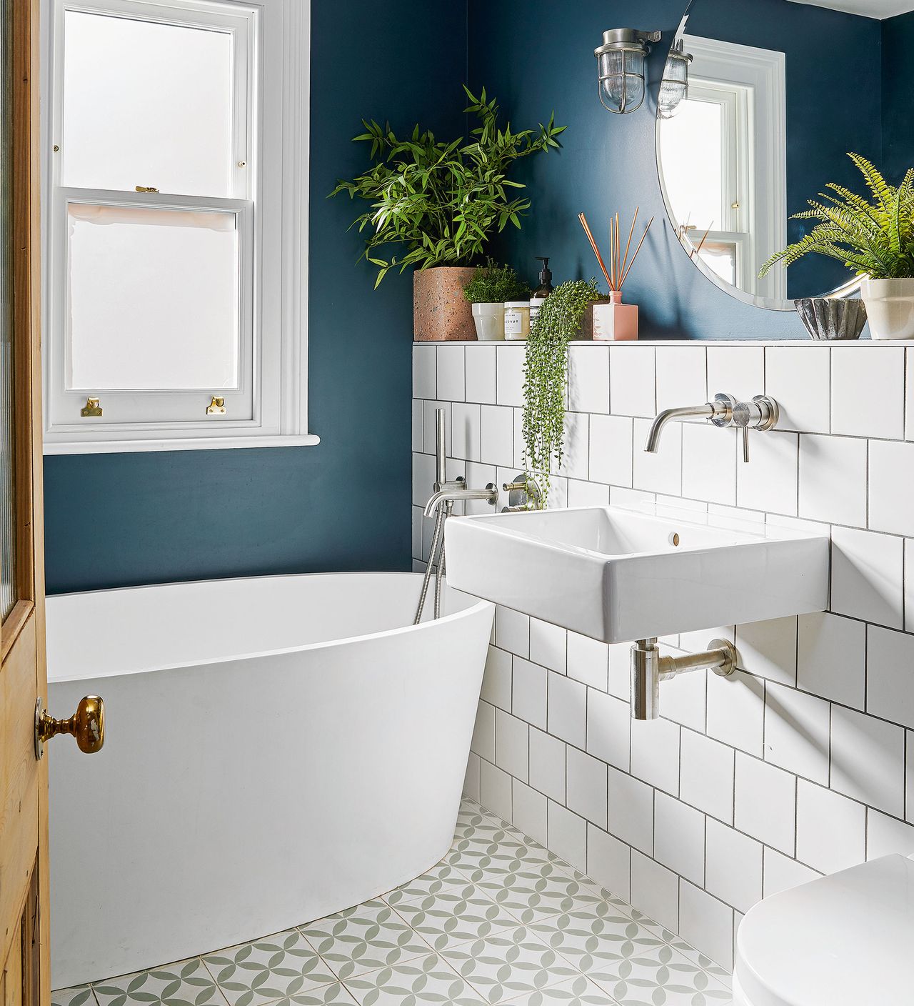 How to grout tiles – a step-by-step guide for DIY | Ideal Home