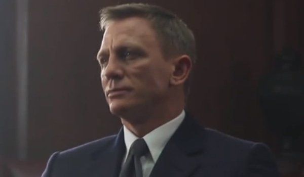 Watch James Bond’s Incredible, Over-The-Top Opening Spectre Scene Get ...