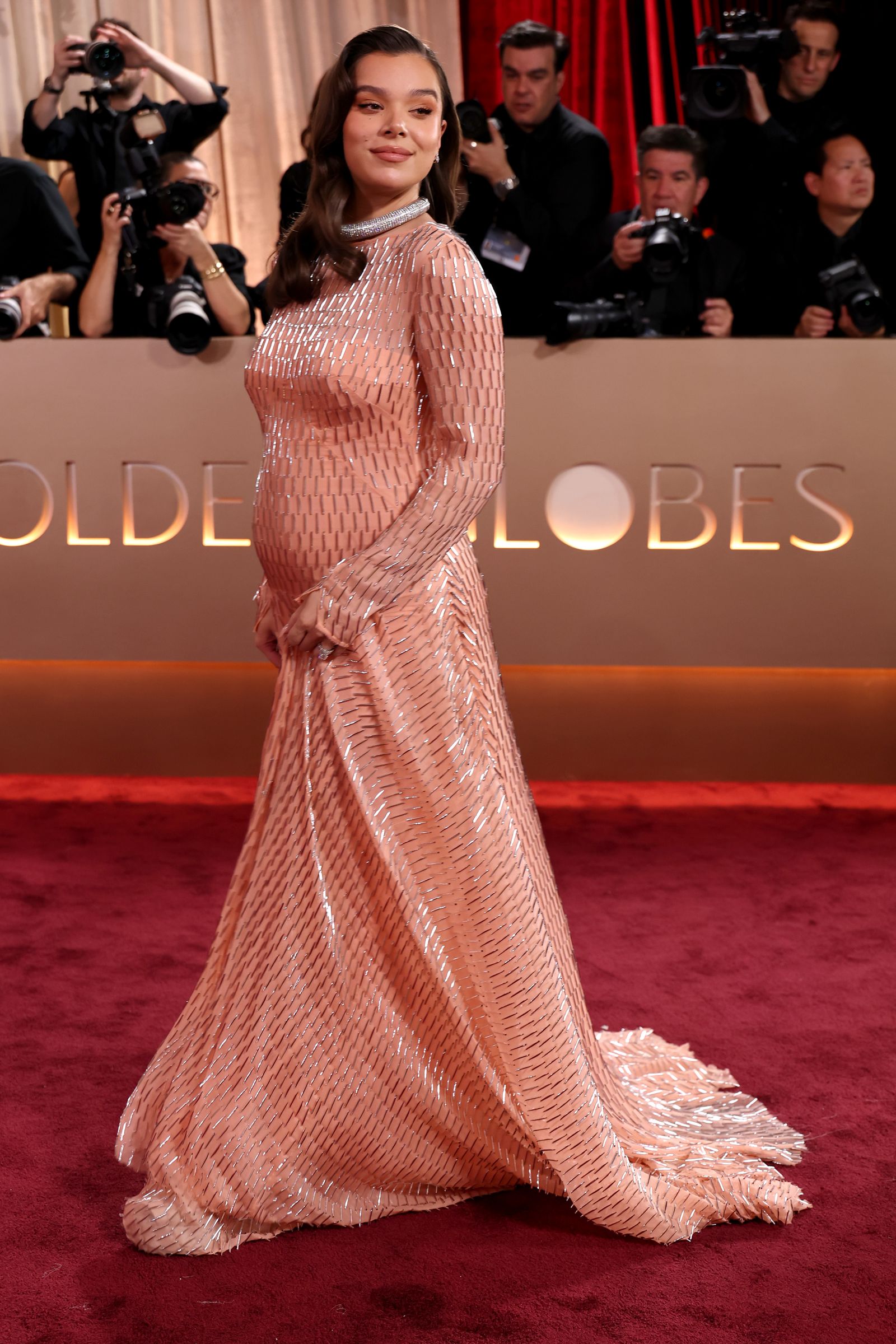 Hailee Steinfeld Wears an Embellished Pink Dress on the 2026 Golden ...