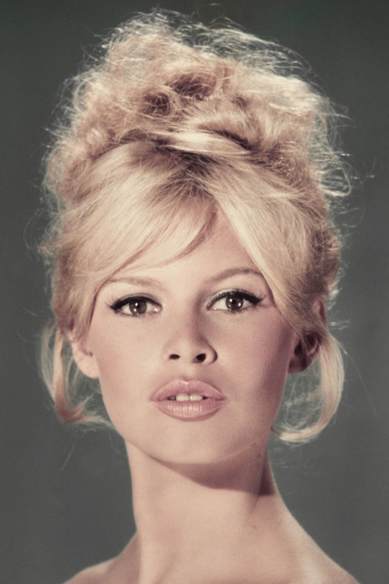 Overdrawn Lips History - Lipliner Through the Years | Marie Claire