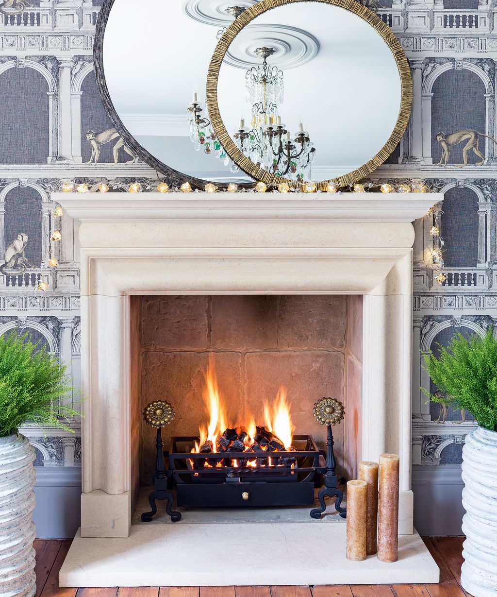 Christmas fireplace decor: 16 ways to a festive fireside | Homes & Gardens
