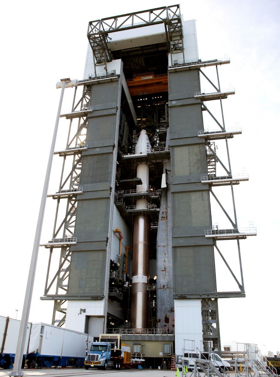 Launch Photos: NASA's TDRS-L Satellite Streaks Into Space: Page 3 | Space