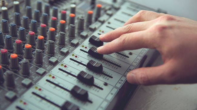 Audio interface vs mixer: Which should you choose for your home studio ...