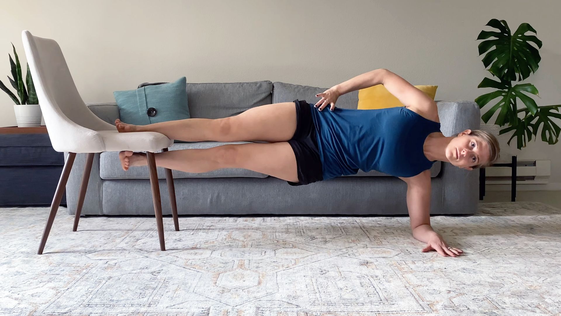 How to do the Copenhagen plank and strengthen your core and thighs ...