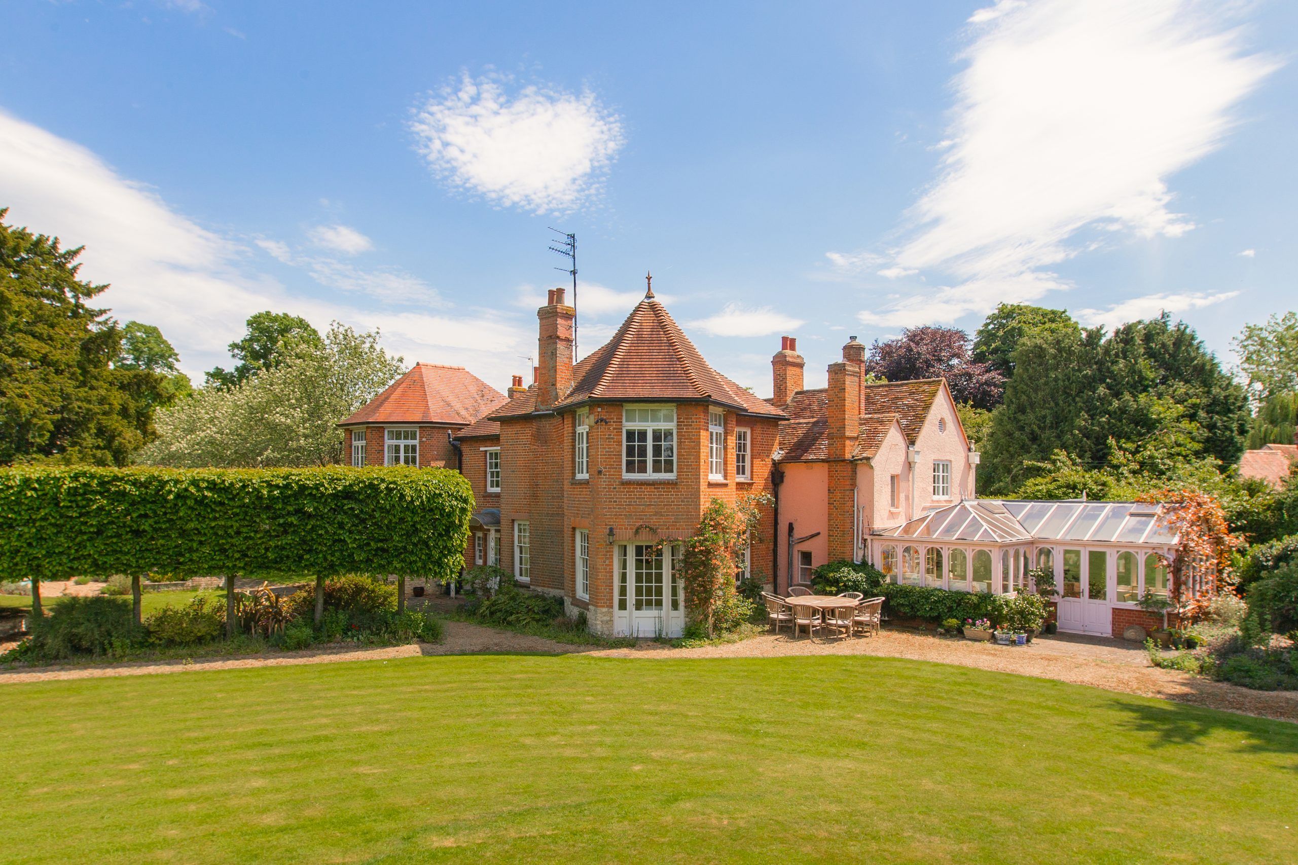 A beguiling country house in Oxfordshire that combines fascinating ...