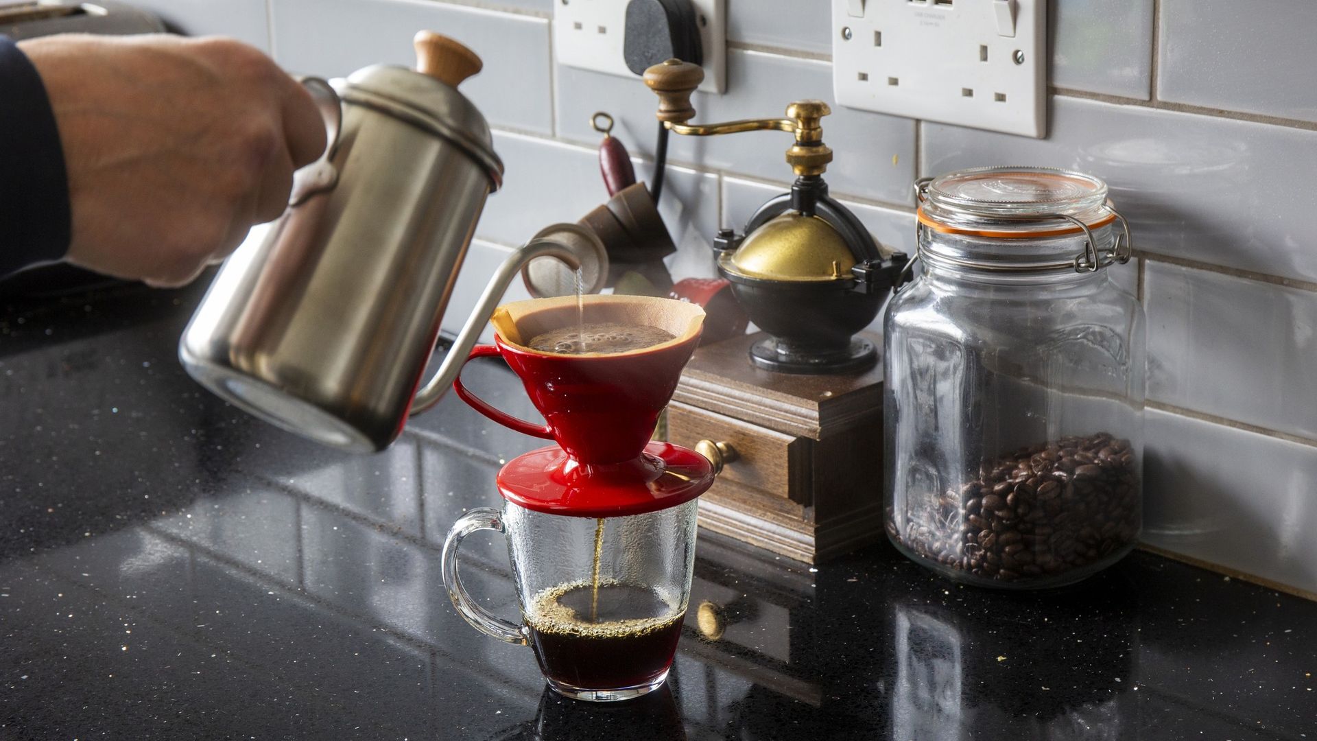 With this simple gadget, you can make great-tasting pour-over coffee ...