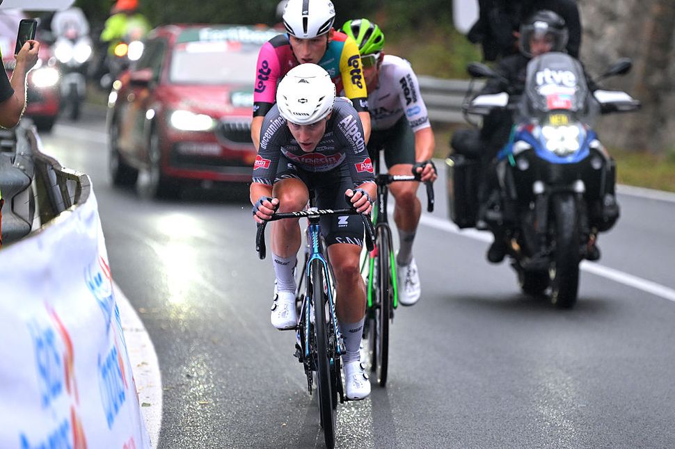 Vuelta a España: Jonas Vingegaard pips Giulio Ciccone to win stage 2 ...