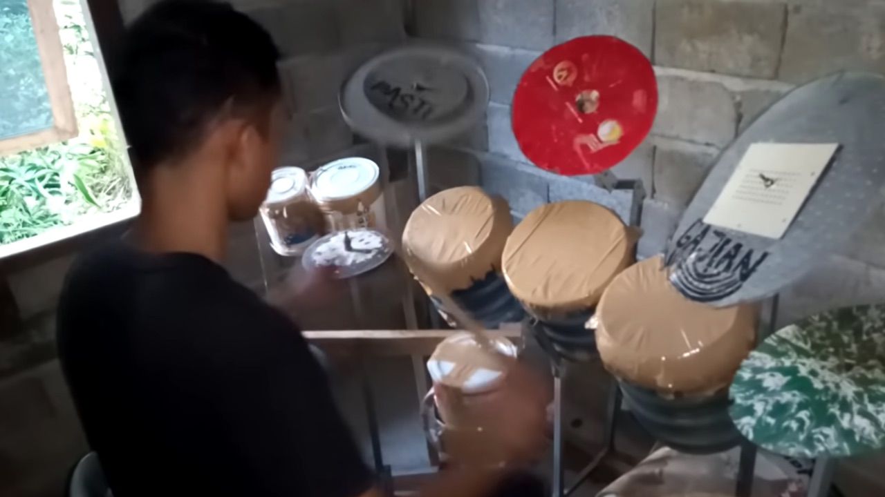 Mike Portnoy steps in to bag Indonesian drummer Deden Noy a new kit ...